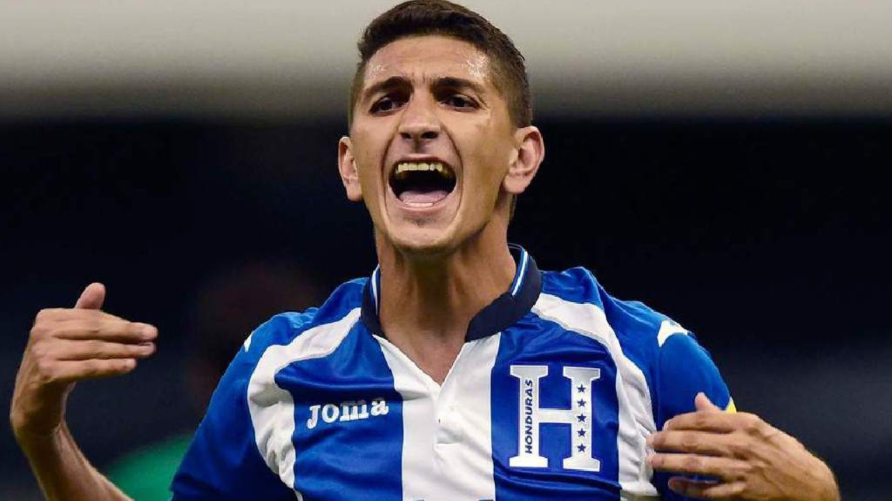 Equipo grande de Centroamérica pone sus ojos en Johnny Leverón